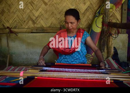 Chakma Women Weaving Traditional Dress “Pinon Hadi” — Cultural Handloom ...