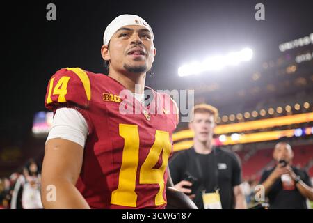 Southern California quarterback Jayden Maiava passes during the first ...