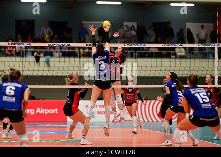 Jasmine Gross (Allianz MTV Stuttgart, #03), center - Cheers, joy, shout ...