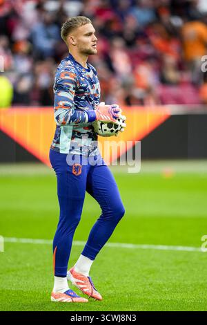 Bart Verbruggen of Netherlands during the FIFA World Cup Group F match ...