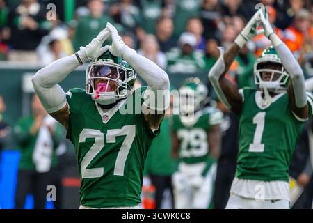 New York Jets' Malachi Moore (27) celebrates with teammate Tony Adams ...