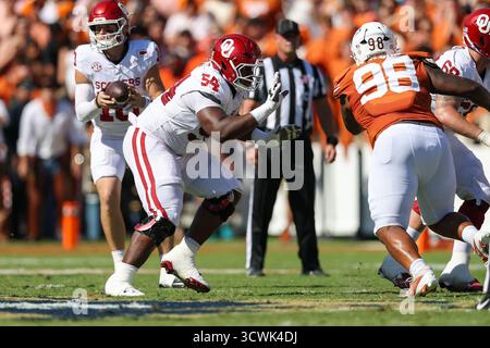 Oklahoma offensive lineman Febechi Nwaiwu (54) during warm ups before ...