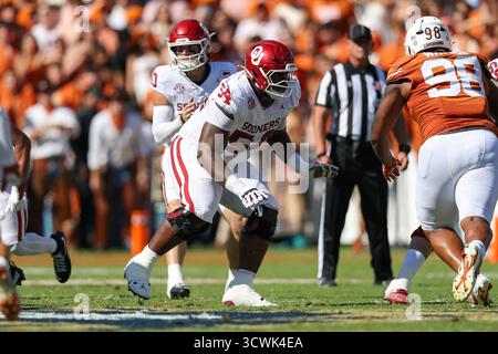 Oklahoma offensive lineman Febechi Nwaiwu (54) during warm ups before ...