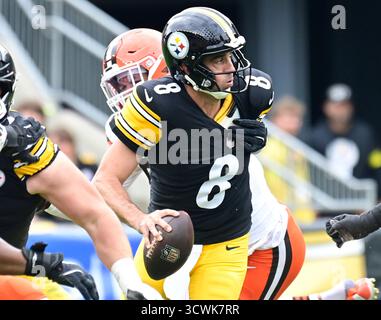 Pittsburgh Steelers quarterback Aaron Rodgers (8) prepares to throw during the first half of an ...
