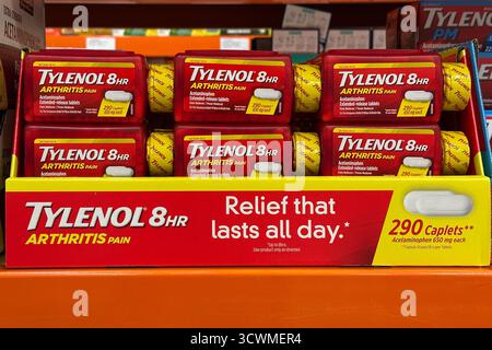 Boxes of Tylenol pain reliever on shelves in a pharmacy Stock Photo - Alamy