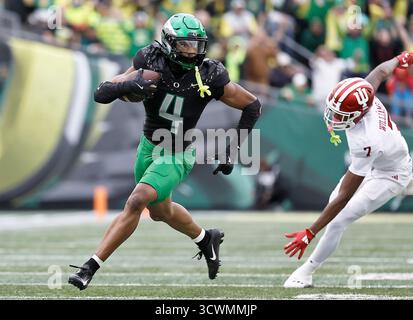 Oregon wide receiver Malik Benson, left, celebrates with wide receiver ...