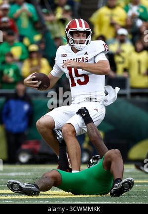 Oregon linebacker Jerry Mixon (54) reacts during the first half of an ...