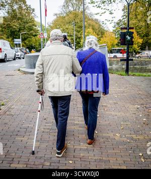 GOUDA - An elderly woman with a walker on the street ROBIN UTRECHT /ANP ...