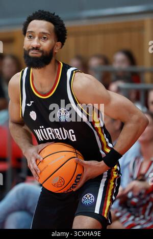 Wuerzburg, Ger. 14th Oct, 2025. Bild: v. li. Javon Bess (Igokea, 20 ...