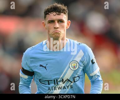 Phil Foden of Manchester City in the pregame warmup session during the ...