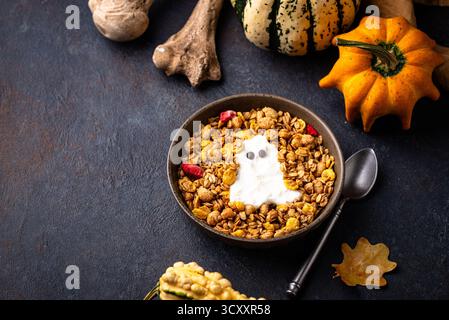 Halloween breakfast. Granola and ghost from yogurt Stock Photo - Alamy
