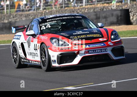 Hannah Chapman, Xentek Motorsport, Porsche 718 Cayman GT4 Clubsport ...