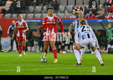 Momoko Tanikawa (FC FC Bayern Munich, #18), Barbara Dunst (FC FC Bayern ...