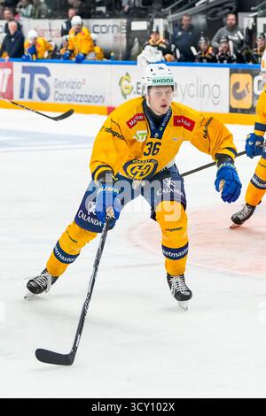 Simon Knak #36 (HC Davos) and Nico Gross #77 (HC Davos) edit top scorer ...