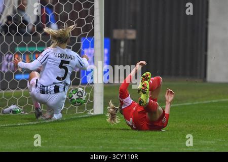 Munich, Deutschland. 16th Oct, 2025. Giulia GWINN (FCB), action, single ...