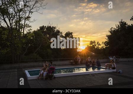 DEU Germany Germany Berlin A temporary swimming pool on the roof ...
