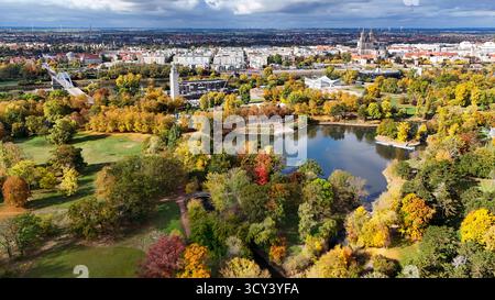 Magdeburg, Germany. 17th Oct, 2025. The Rotehorn city park in the state ...