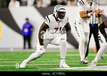 Cincinnati Bengals offensive tackle Amarius Mims arrives before an NFL ...
