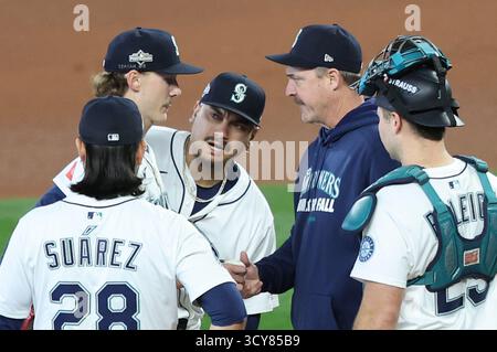 Seattle Mariners manager Dan Wilson, right, talks with home plate ...