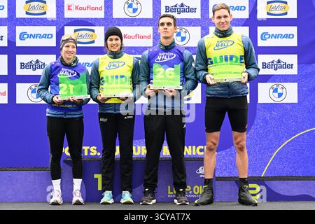 Johanna RECKTENWALD mit Guide Emily Rose Weiss (vorne) beim ...
