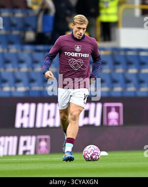 Burnley's Zian Flemming warming up before the Premier League match at ...