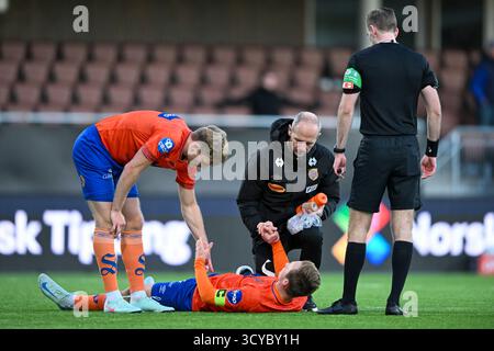 Drammen 20251018. Aalesund's Janus Seehusen out with injury during the ...