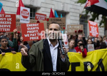 Green Party leader Zack Polanski welcomes his partner Richie Bryan onto ...
