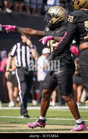 Vanderbilt running back Sedrick Alexander (28) escapes from Tennessee ...