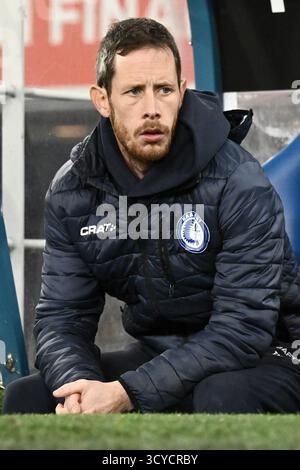 Jong Gent's head coach Thomas Matton pictured during a soccer game ...