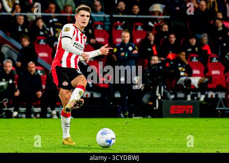 Netherland's Guus Til passes the ball forward during the FIFA World Cup ...