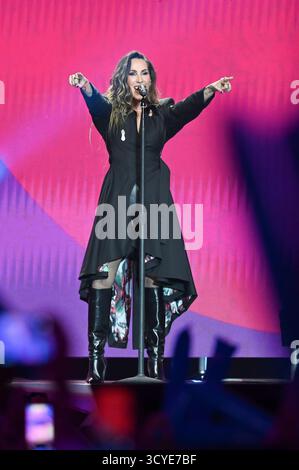 Maria Lucía Sanchez known Malu during his performance at the solidarity ...