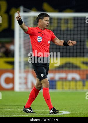 Breda - Referee Danny Makkelie during the ninth competition round of ...