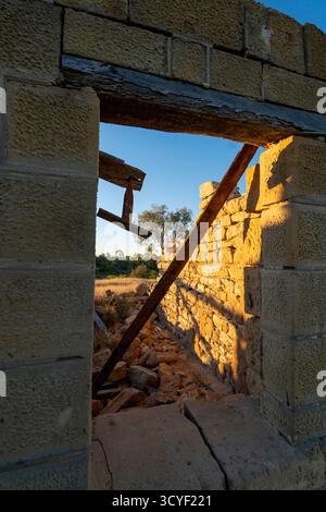 Ruins of Old Cork Station, Winton, Western Queensland Stock Photo - Alamy