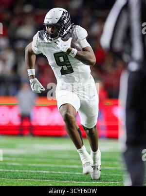 Oregon tight end Jamari Johnson (9) celebrates after a run during the ...