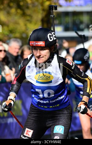 Janina Hettich-Walz (GER) am Schießstand, 10.01.2026, Oberhof ...