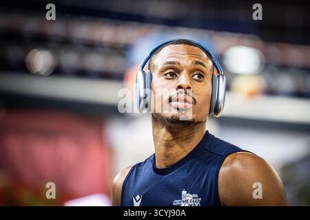 Chris Carter (Science City Jena, #05) in dribbling Basketball Loewen ...