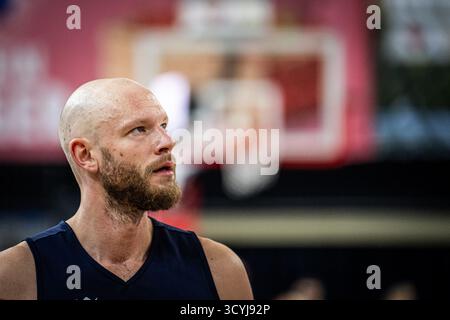 Robin Christen (Science City Jena, #8) and Justin Bean (ALBA Berlin ...