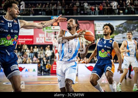 Keith Braxton Jr. (Science City Jena, #13) celebrates after the last ...