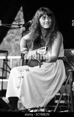 DAISY RICKMAN, CONCERT, 2025: Singer songwriter Daisy Rickman plays on ...