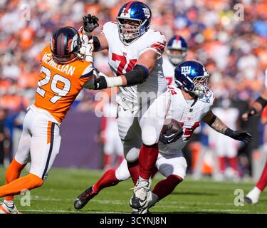 New York Giants guard Greg Van Roten (74) walks off the field after an ...