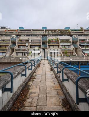 Alexandra Road estate, a brutalist architecture in London, England ...