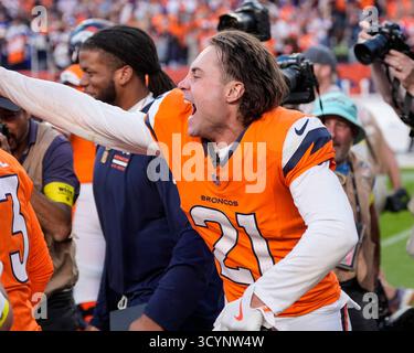 Denver Broncos cornerback Riley Moss (21) celebrate the win against the ...