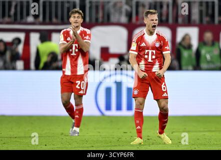 Tom Bischof (FC FC Bayern Munich, #20) with ball, GER, Public Training, FC FC Bayern Munich ...