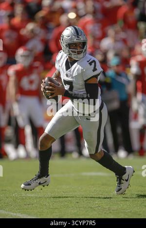 Las Vegas Raiders quarterback Geno Smith (7) drops back to pass against ...