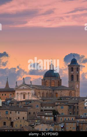 Sunset view of the cityscape of Urbino, Italy Stock Photo - Alamy