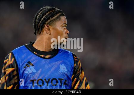 Leon Bailey of AS Roma looks on during the Serie A football match ...