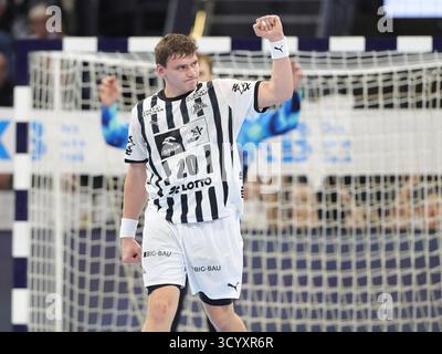Kiel, Deutschland. 18th Oct, 2025. firo : 18.10.2025, Daikin Handball ...