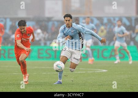 Jones EL-ABDELLAOUI of Celta Vigo and Juanlu SANCHEZ of Sevilla FC ...