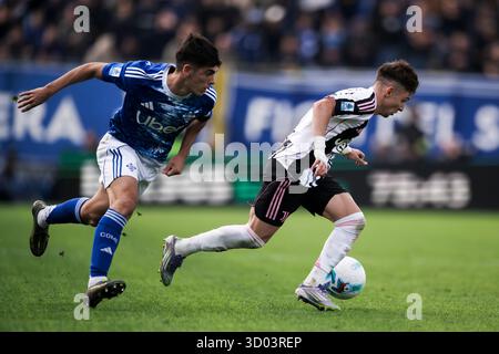 Alex Valle of Como during the serie A Enilive match between AS Roma v ...