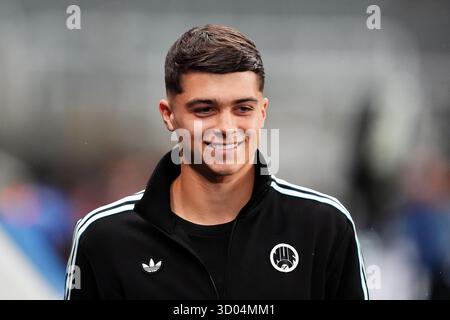 Newcastle United's Lewis Miley arrives to the stadium ahead of the ...